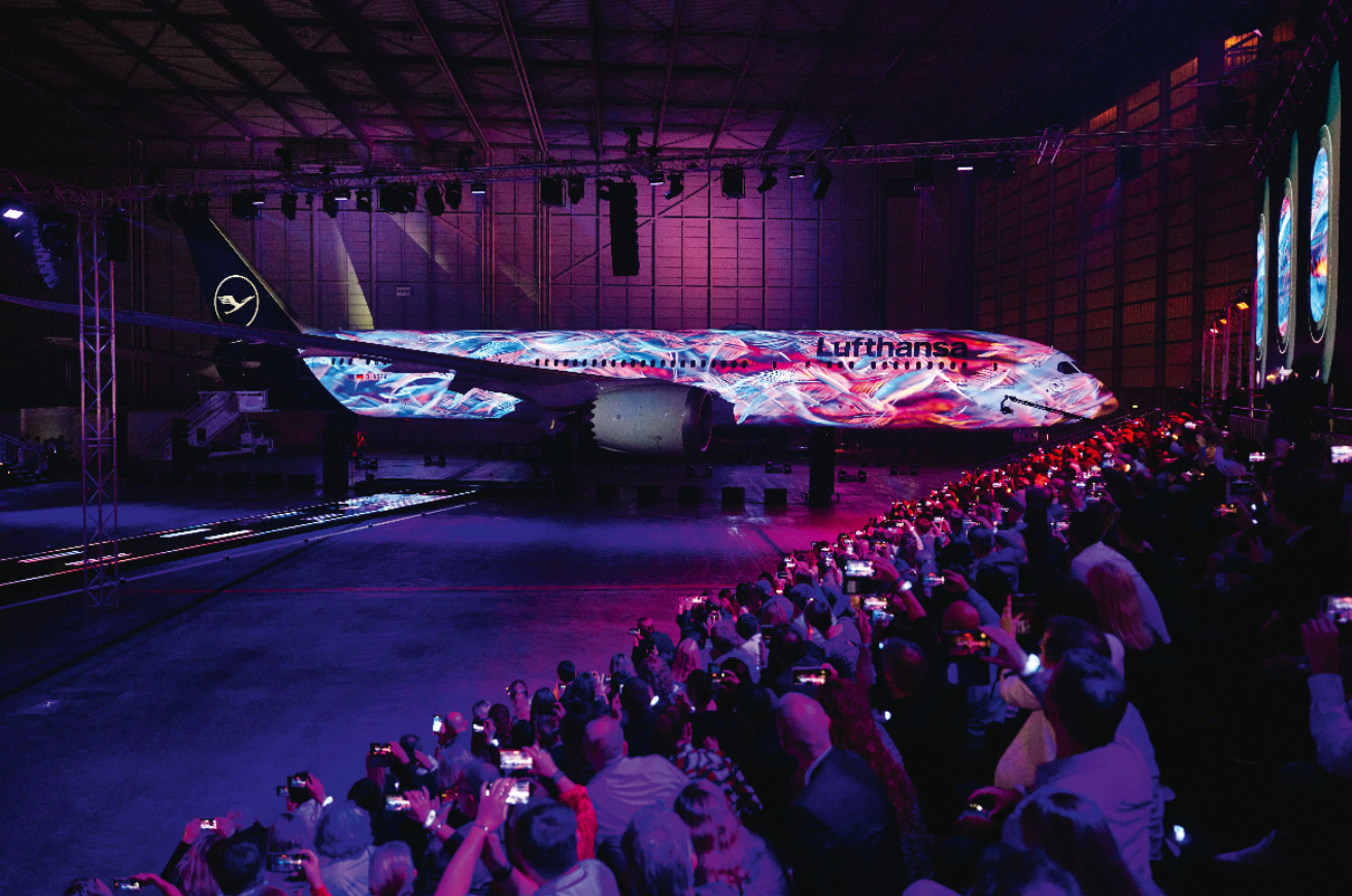 Lufthansa B787 "Roll-In Event" - showcased